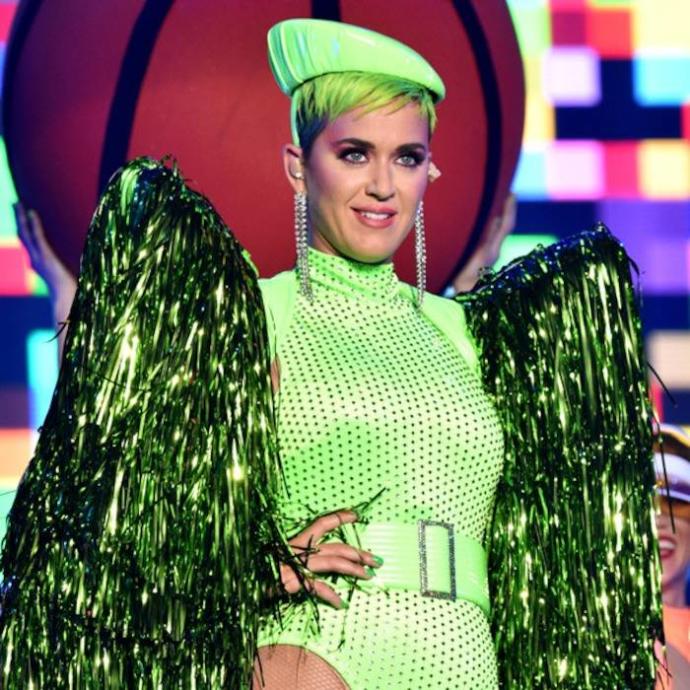 Katy Perry ve Bizi Wonderland'a Götüren Şeker Tadındaki Kostümlerini ...