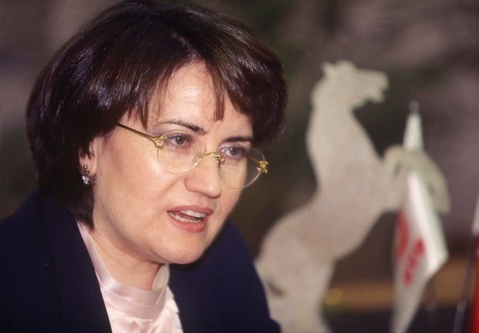 Siyasette Kadın Eli! Meral Akşener Nasıl Meral Mommy Oldu? - KizlarSoruyor