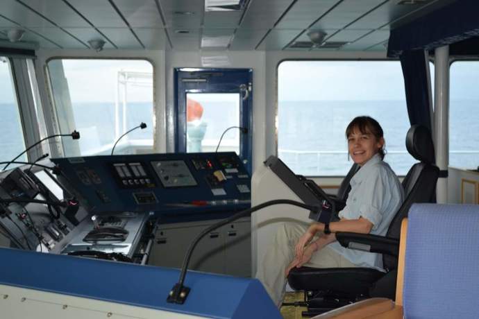 Kadın İsterse Denizleri de Aşar! Liman Kaptanı ve Gemi Operasyonları ...