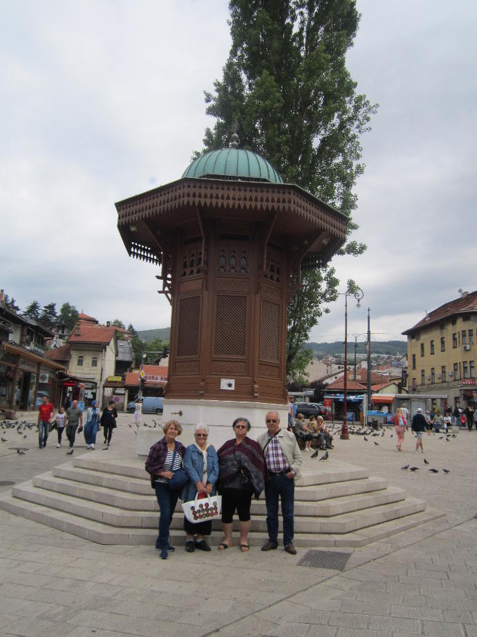 Balkanlarda Nereler Gezilmeli? - Balkan turu yapan bir erkek kendi ...