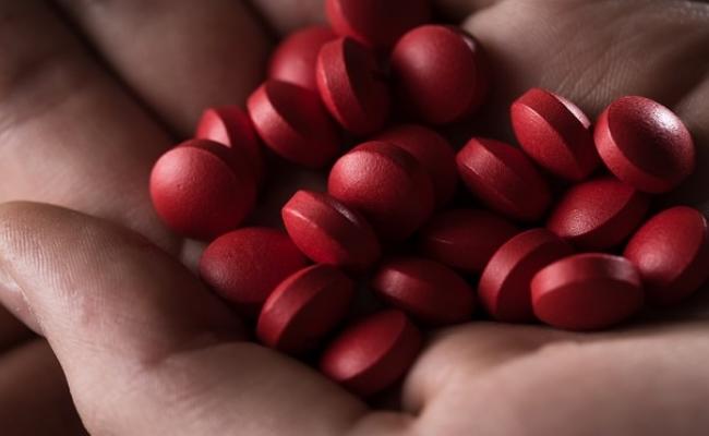 Demir Hapı Kullananlarda Dışkı Rengi Neden Siyah Olması? - KizlarSoruyor