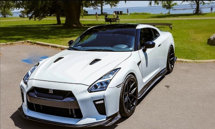 Tesla roadster mı Nissan GT - R35 mi? - KizlarSoruyor