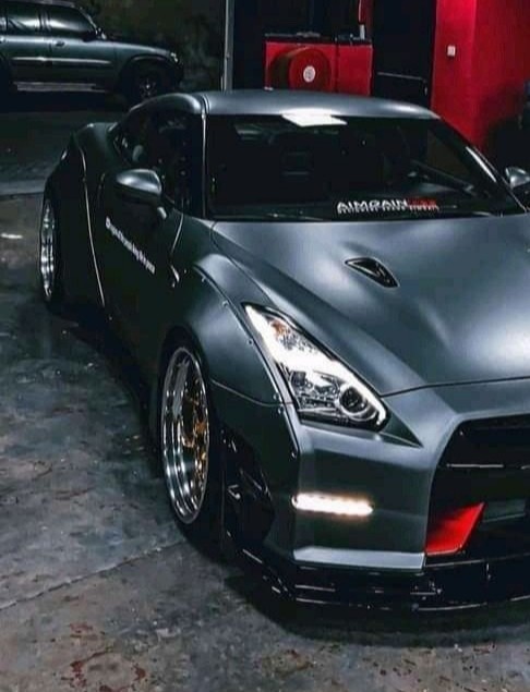 Tesla roadster mı Nissan GT - R35 mi? - KizlarSoruyor