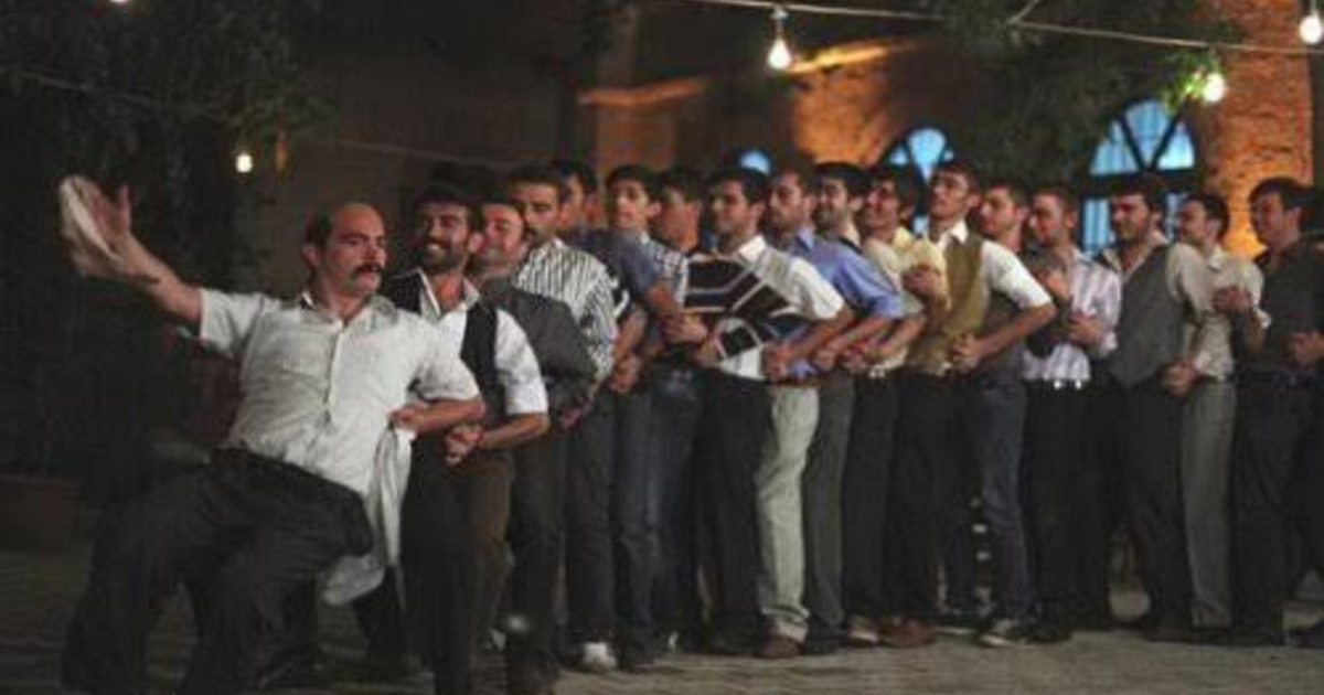 Halay çekmeyi biliyor musunuz? - KizlarSoruyor