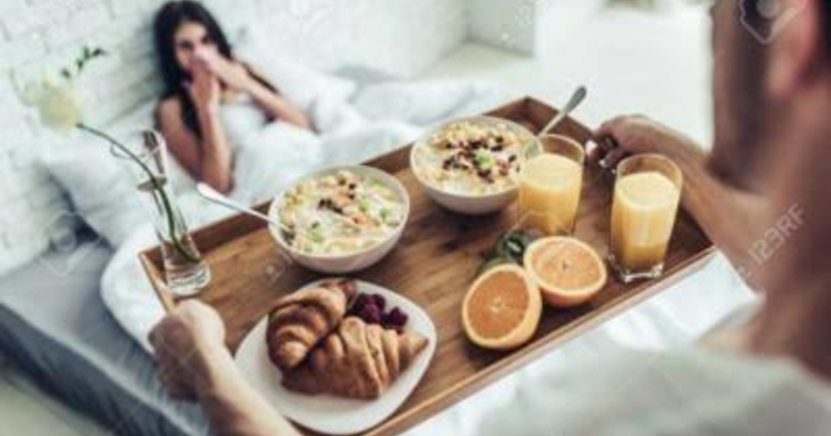 Yataga kahvaltı getiren erkek mi kucaklayip mutfaga götüren erkek mi ...