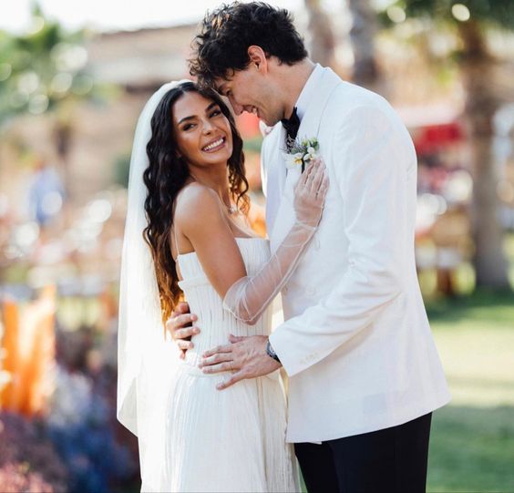 Yeni evlenen ünlülerden hangi gelinin saçı daha güzel olmuştu ...