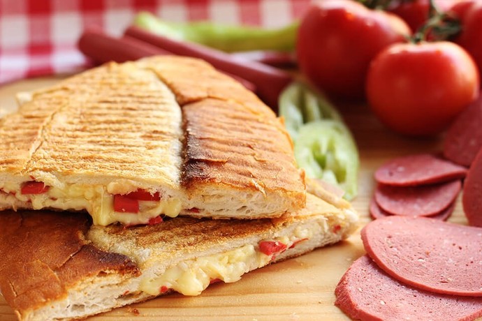 Tost en güzel hangi ekmekle olur? - KizlarSoruyor