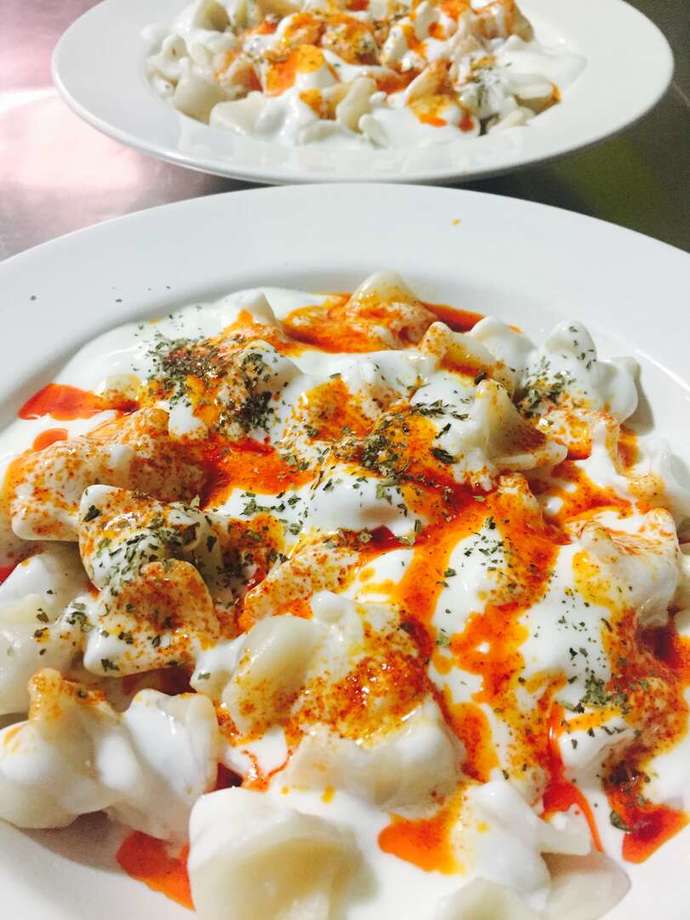 Mantıyı ekmek ile yemek varoşluk mudur? - KizlarSoruyor