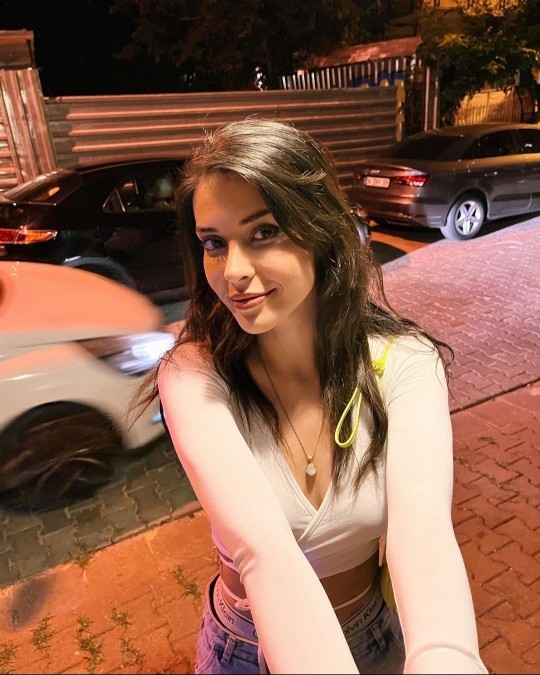 Sizce Devrim Özkan güzel mi? - KizlarSoruyor