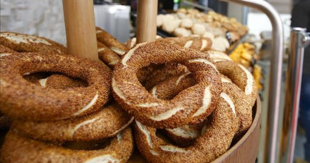 Ankara'da simit'e %40 zam gelmiş. Simit artık ayaküstü ...