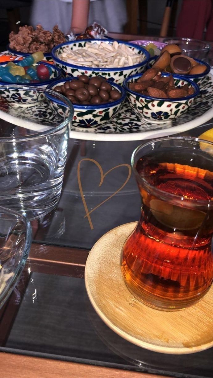 Çay demlemeyi bilmeyen kızlar evlenmeyi hak ediyor mu? - KizlarSoruyor