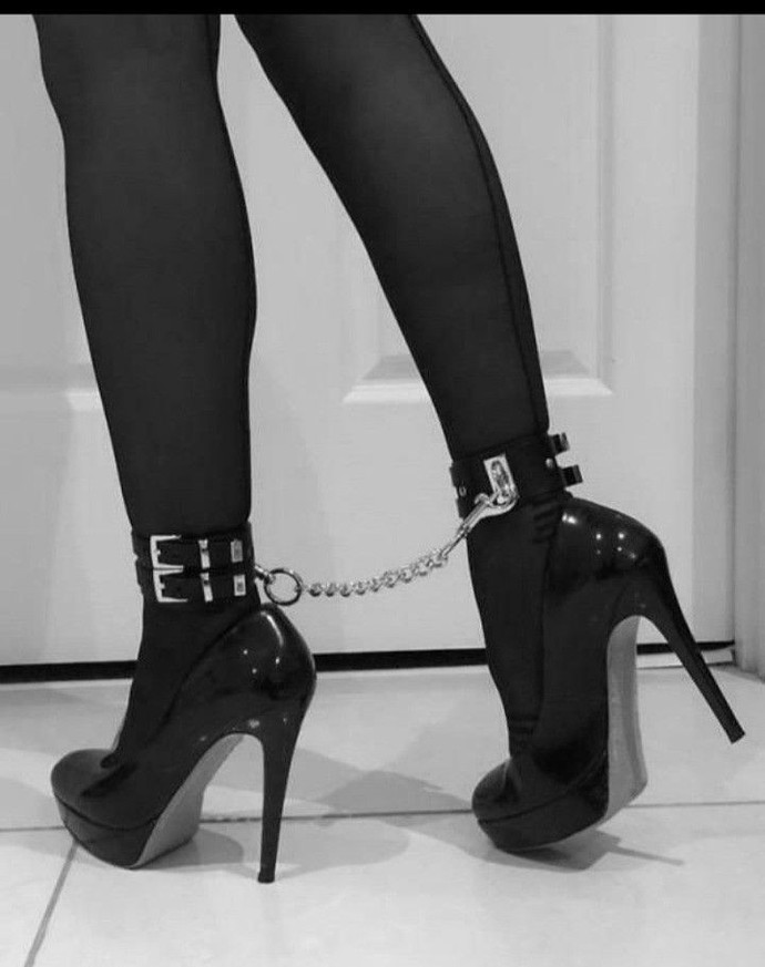 Partnerinizin sürekli kelepçe fantezisi olsa ondan soğur musunuz ...