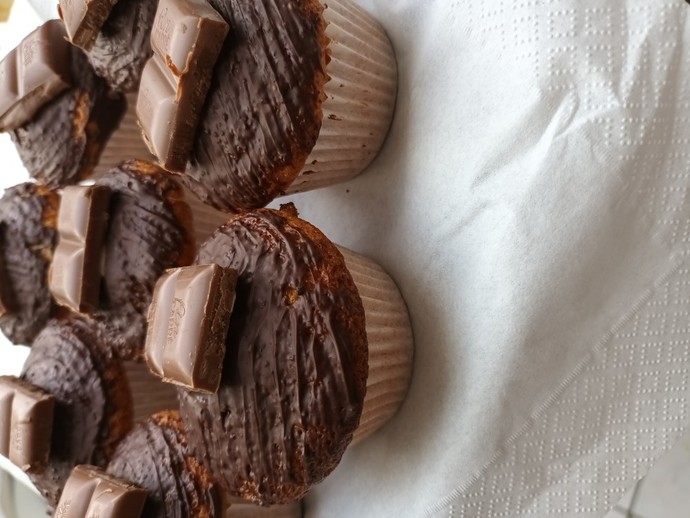 Daima fazladan yemek yapip buzluga atan calisan bayanmi, yoksa keyfince ...