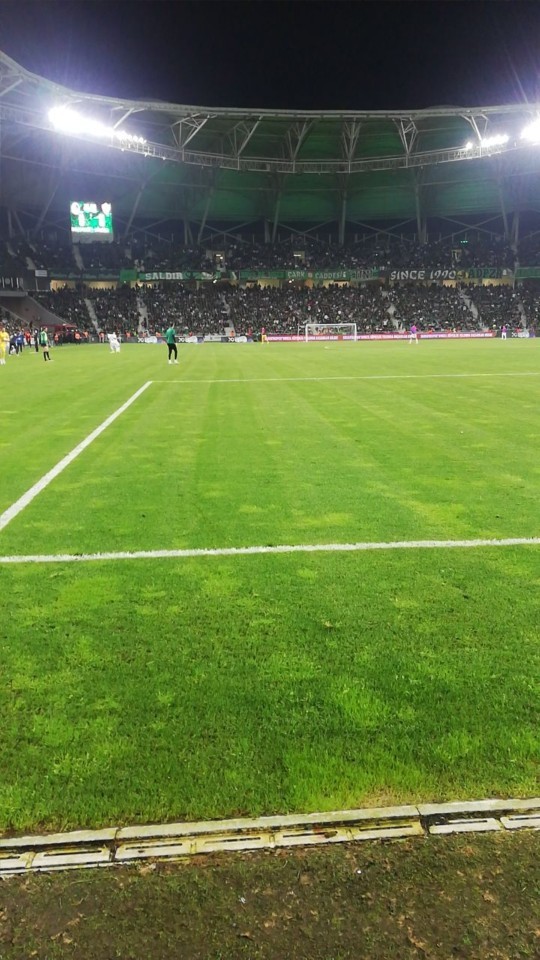 Maçı sahadan izlemek mi daha güzel, TV'den mi? - KizlarSoruyor