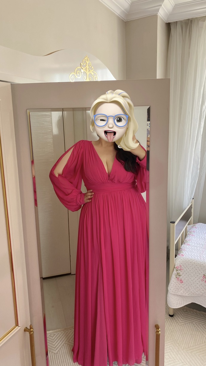 Elbisem nasıl, bir hareket katsam mı ? - KizlarSoruyor