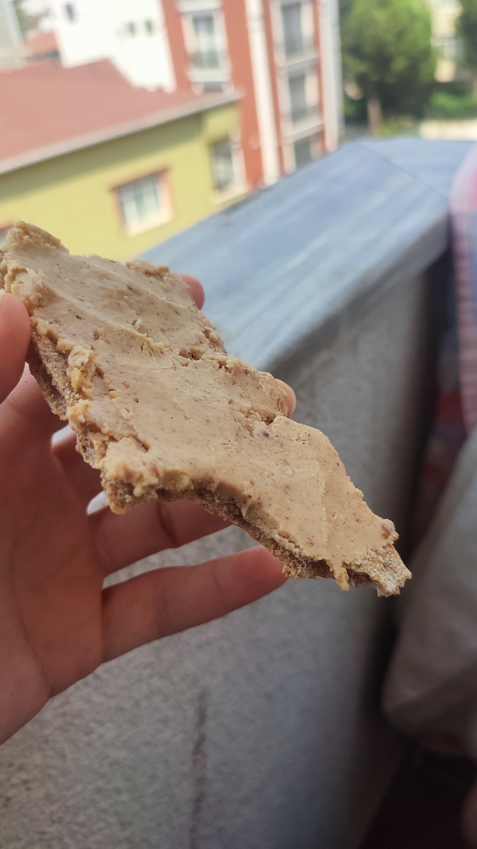 Sizce bu yediğim nedir? - KizlarSoruyor