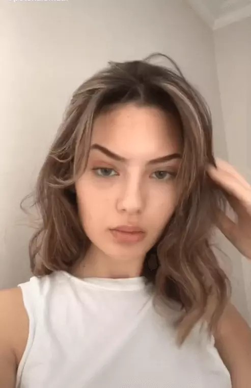 Petek Alemdar makyajsızken de güzel mi? - KizlarSoruyor