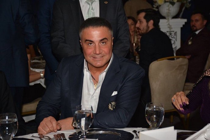 Issız bir adaya düşseniz yanınızda kimin olmasını istersiniz? - KizlarSoruyor