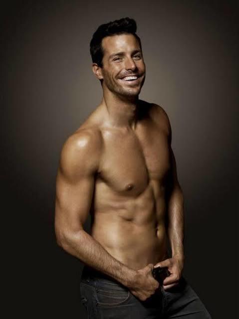 Issız bir adaya düşseniz yanınızda kimin olmasını istersiniz? - KizlarSoruyor