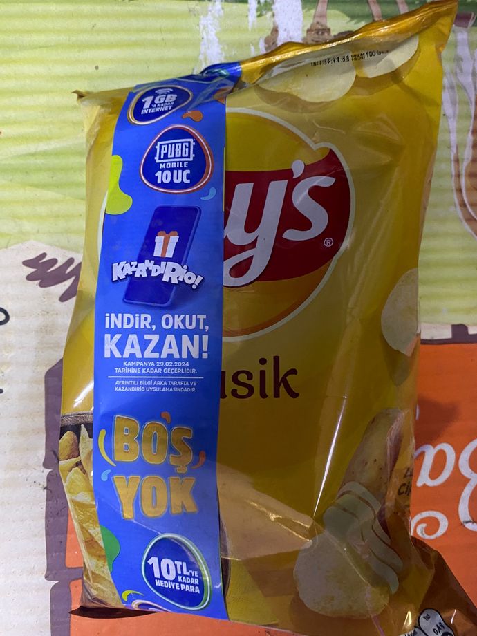 Sade Lays mi daha çok seviyorsunuz, baharatlı Lays mı? - KizlarSoruyor