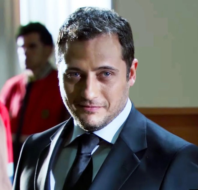 Ezel dizisindeki bu dört arkadaştan biriyle yemeğe çıkacak olsanız ...