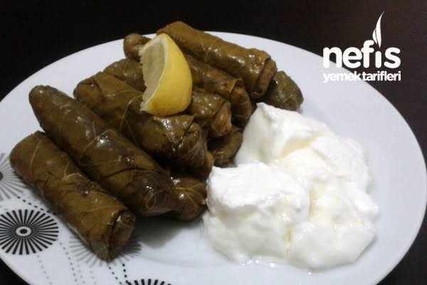 Yaprak sarma yoğurt ile mi yenir yoksa limon ile mi? - KizlarSoruyor