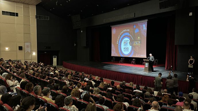 Devlet Tiyatroları Antalya 14. Uluslararası Tiyatro Festivali başladı ...