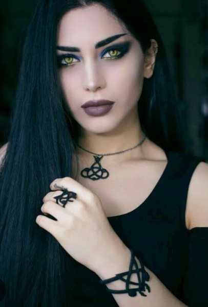 Bir zamanlar Gotik makyaj vardı o moda bitti mi? - KizlarSoruyor