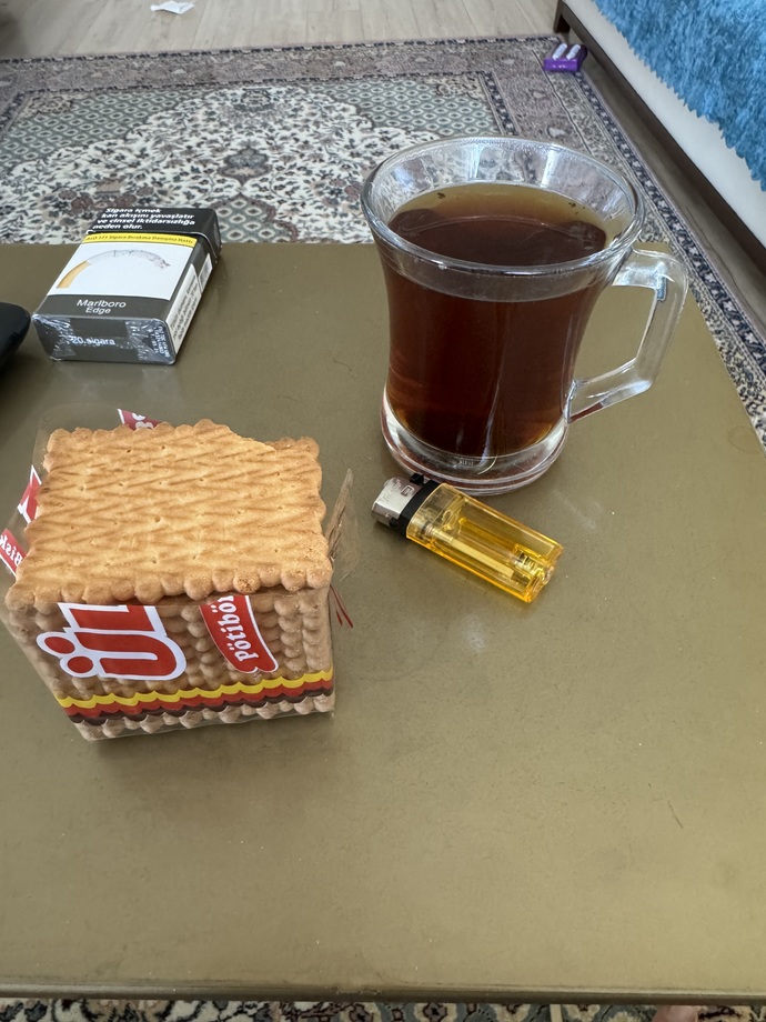 Napıyosunuz. Ben çaya pötibör bandırıp yicem şimdi? - KizlarSoruyor