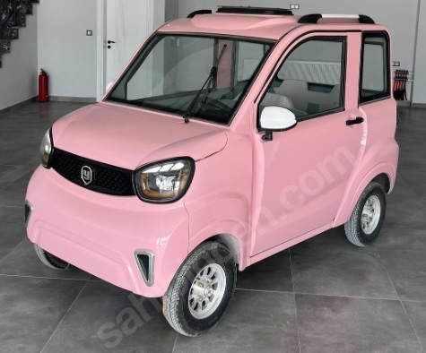 Kadınların pembe araba kullanması komik mi? - KizlarSoruyor