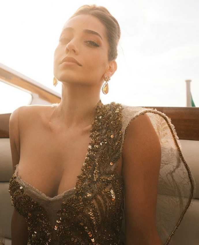 Özge mi melis mi daha güzel sizce? - KizlarSoruyor