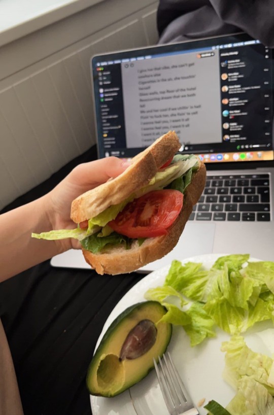 En çok neyli ekmek arası seversinizzz? - KizlarSoruyor