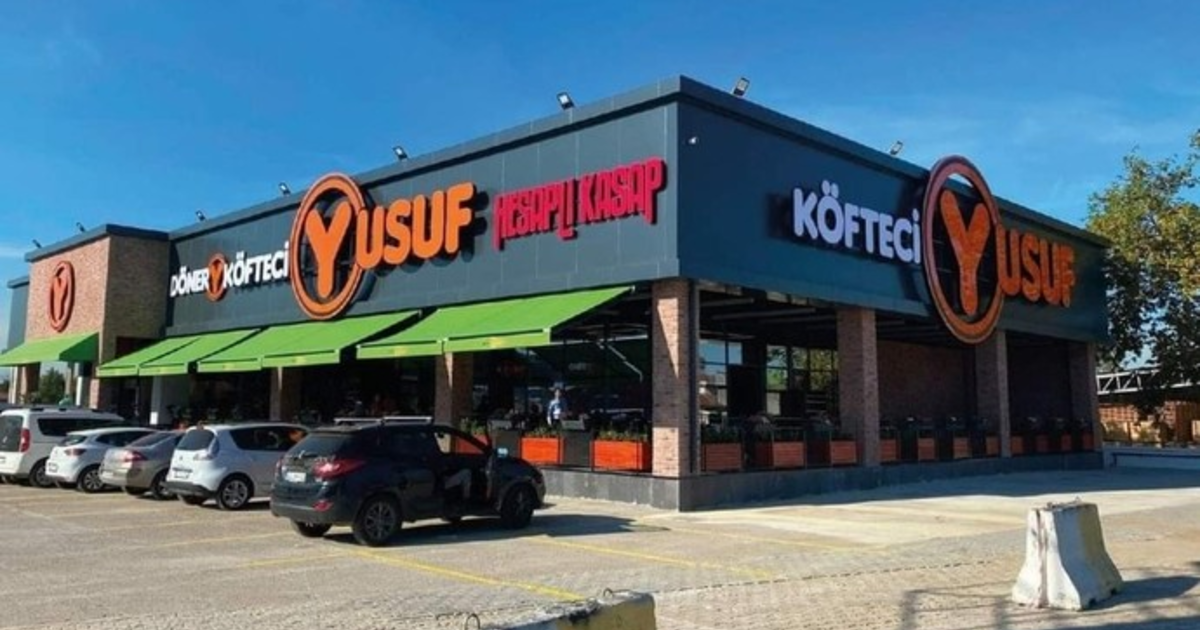Cola turkaya yaptiklarını simdi köftecı yusufa yapiyorlar? - KizlarSoruyor