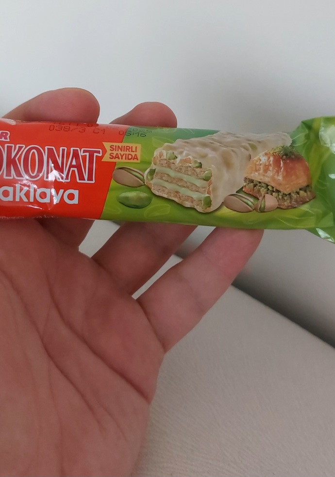 Baklavalı çikolata denediz mi ? - KizlarSoruyor