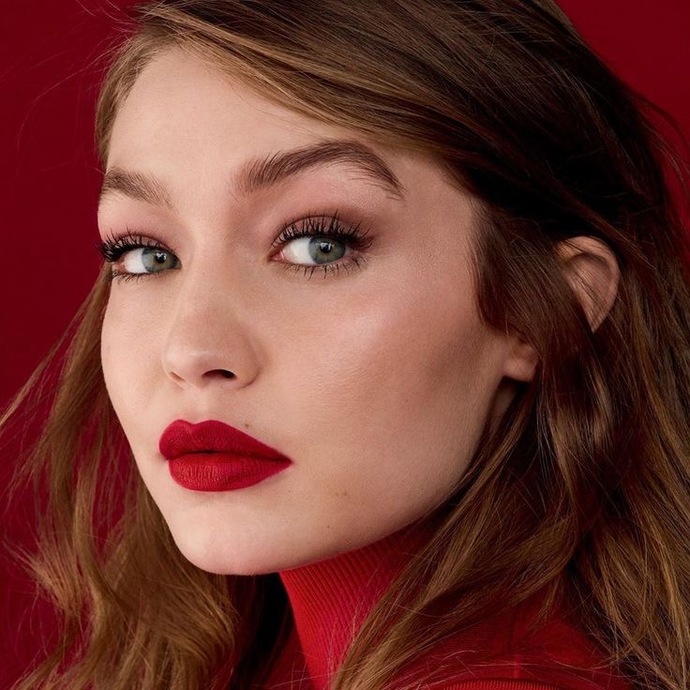 Kırmızı ruju en çok yakıştırdığınız ünlü kim? - KizlarSoruyor