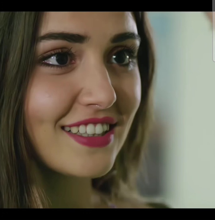 Hande Erçel 'in burnun da estetik var mı sizce? - KizlarSoruyor