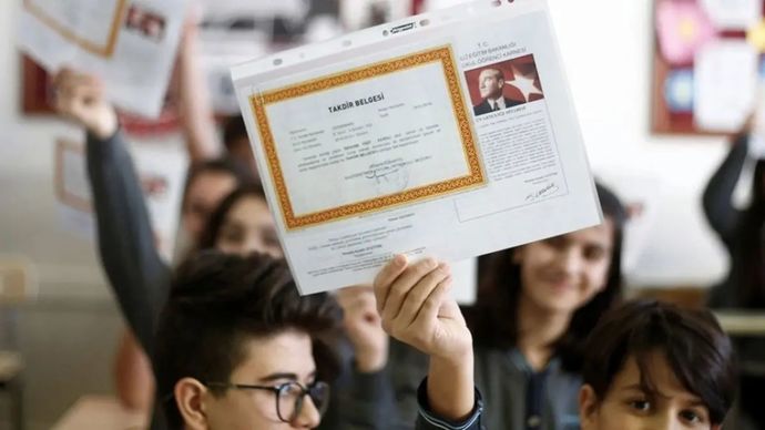 Kendi karneni nasıl notlardın? - KizlarSoruyor