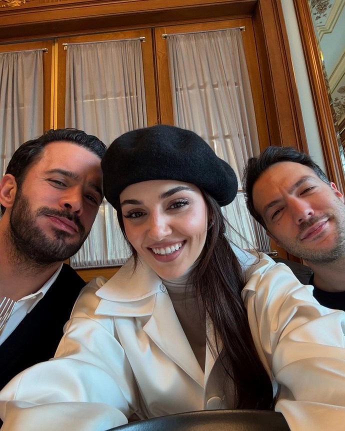 Hande Erçel'in gala pozlarına beğeni yağdı! Sence bu tarzı iddalı mı ...