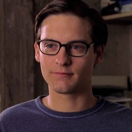 Örümcek adam filmlerinin ilkindeki bu kişi tobey maqquiri sizcede ...