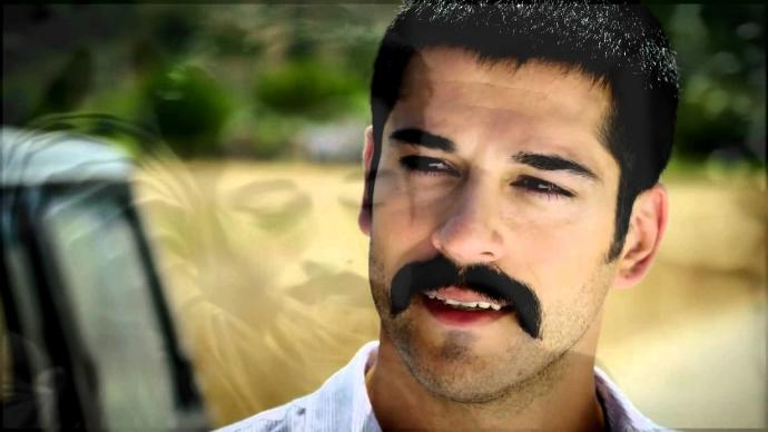 Suudi Arabistandan yakışıklılığı neticesinde ihraç edilen Omar Borkan ...