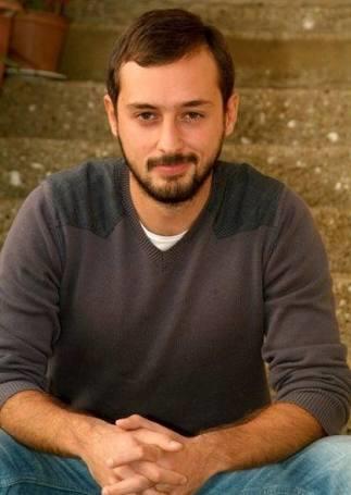 Kızlar yuvarlak yüzlü erkeklerle eğlenip , Yüz hatları sivri ve ...