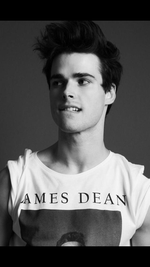 Latin model Lucas Aurelien Mirambaud çok yakışıklı değil mi ...