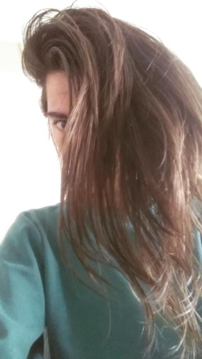 Erkeklerin hepsinden yakışıklı, kadınların çoğundan güzel bir model ...